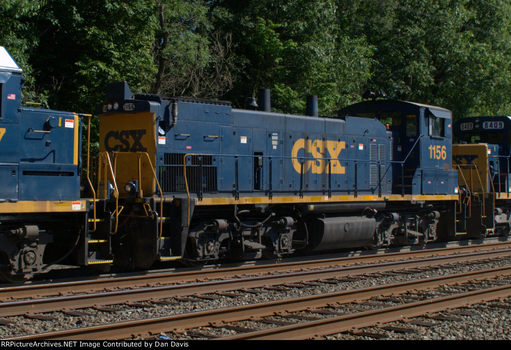 CSX MP15AC 1156 trails on Q439-03